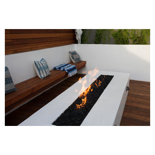 Come hang out by the fire pit - Midcentury - Deck - Los Angeles - by BE ...