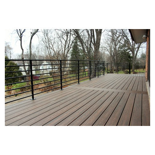 Horizontal Deck Railing In Bloomfield Hills - Contemporary - Deck ...