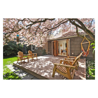 Outdoor Spaces & Yard - Traditional - Deck - Seattle - by ...
