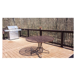 Trex Saddle Decking with Vintage lanteren Railing - Clásico - Terraza y ...