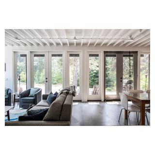 Cascade Container Home - モダン - ダイニング - シアトル - One-Way Construction NW ...