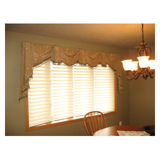 Formal Diningroom Valance on a bow window - Traditional - Dining Room ...