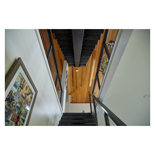 Cable Railing for Ash Floating Stairs - Modern - Entré - Annan - av ...