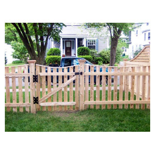 Cedar Spaced Board Gate with Scalloped Top - Traditional - Entry ...