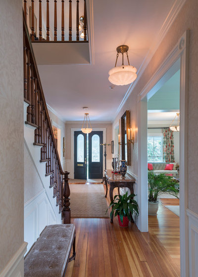 Houzz Tour: Pride Restored to a Historic Rhode Island Home