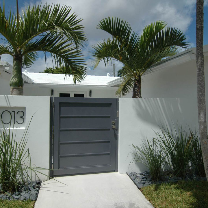 Modern Tubular Gate - Photos & Ideas | Houzz