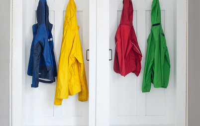 7 Lösungen für eine Garderobe unter der Treppe