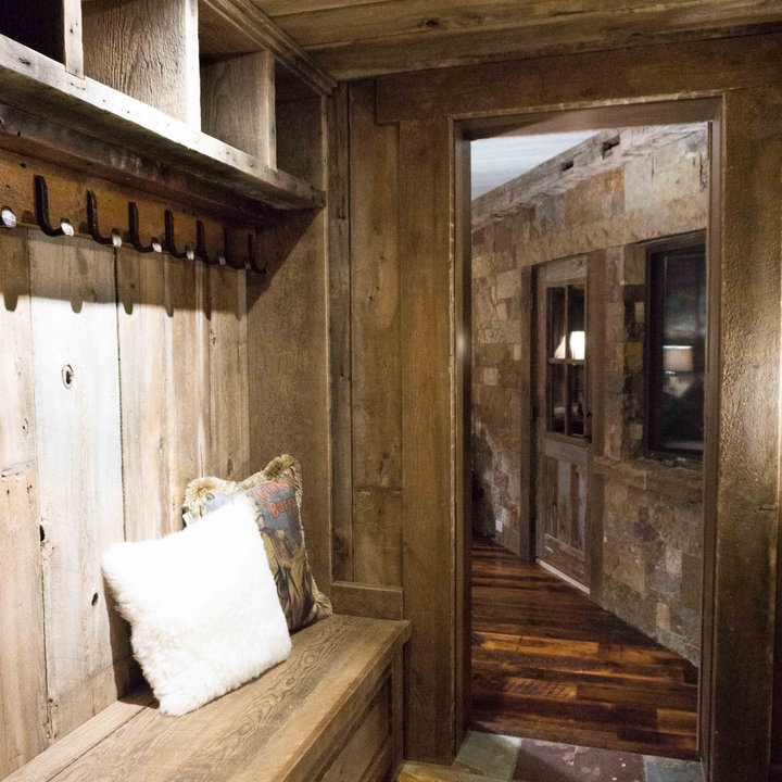 75 Rustic Mudroom Ideas You'll Love - May, 2025 | Houzz