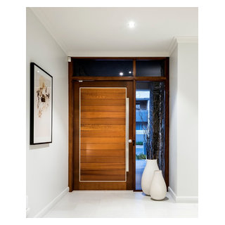 Stunning Cedar Pivot Door by Cedar West - Contemporain - Entrée - Perth ...