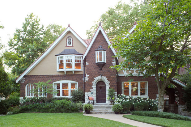 Houzz Tour: Beautiful 1929 Tudor-Style House Made Whole Again