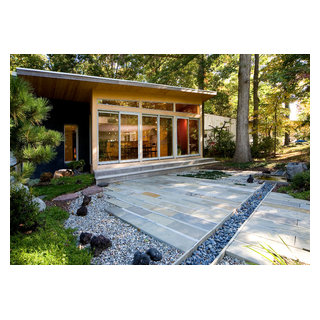 Addition in Lake Barcroft - Modern - Exterior - DC Metro - by Finesse ...