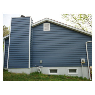 Architectural 7" wide insulated vinyl siding - Regatta Blue/White Trim ...
