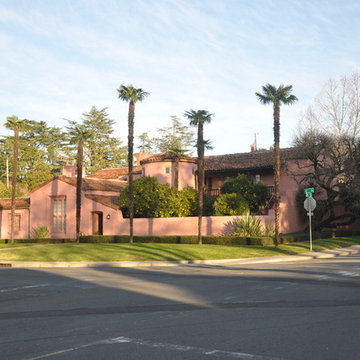 75 Mediterranean Pink Exterior Home Ideas You'll Love - November, 2024 ...