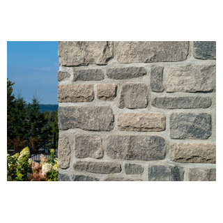 Arriscraft Fresco Silverado Stone Home with Citadel® Manitoulin Mist ...