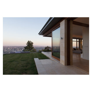 Blue Jay Way - Transitional - Exterior - Los Angeles - by Yoram LePair ...