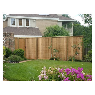 Cedar Fence & Cedar Privacy Screens - Неоклассика - Фасад дома - Остин ...