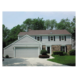 Colonial Style Home - Northbrook, IL in Vinyl Siding - Clásico ...