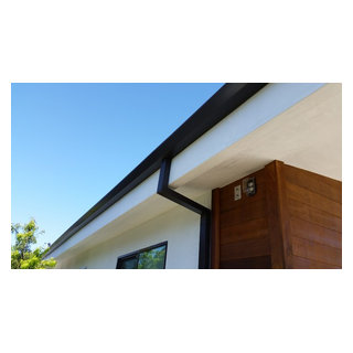 Costa Mesa, New Modern Home. Angle Face 5 inch Gutters, Smooth ...