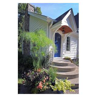 Cottage portico - Transitional - House Exterior - Milwaukee | Houzz IE