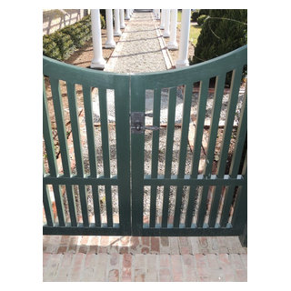 Double Gate Latch approach to courtyard by 360yardware - Traditional ...