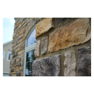 Dry Stack Stone Siding for Home Exterior Accents - Classico - Facciata ...