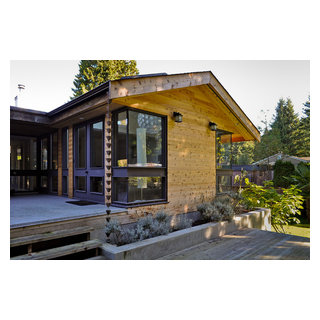 Edgemont Rear Deck - Modern - Exterior - Vancouver - by Synthesis ...
