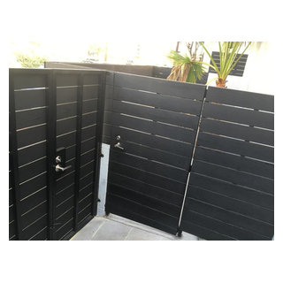 Entry Gate with Wall Toppers - Contemporary - Exterior - Los Angeles ...