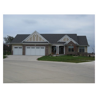 Exterior House examples - Traditional - House Exterior - Cedar Rapids ...