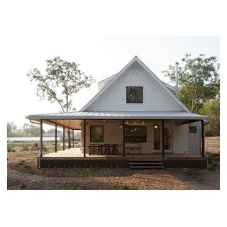 Farmhouse Porch - Farmhouse - Exterior - Austin - by Rauser Design | Houzz