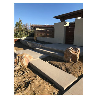 Front entry steps, garden & stacked stone veneer walls - Moderne ...