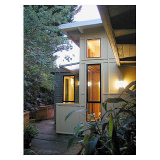 Gathering Light in the Woods - Midcentury - Exterior - San Francisco ...
