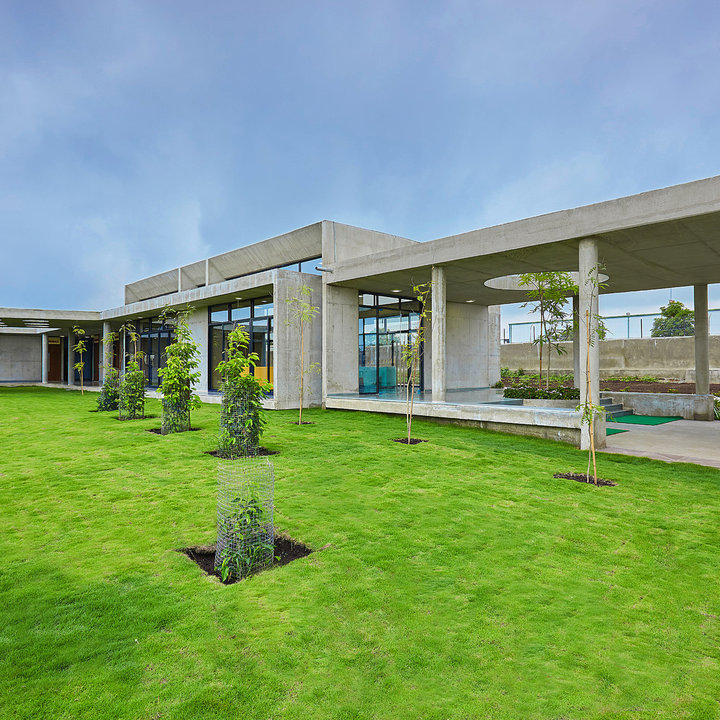 75 Beautiful Industrial One-storey Exterior Ideas & Designs - February ...