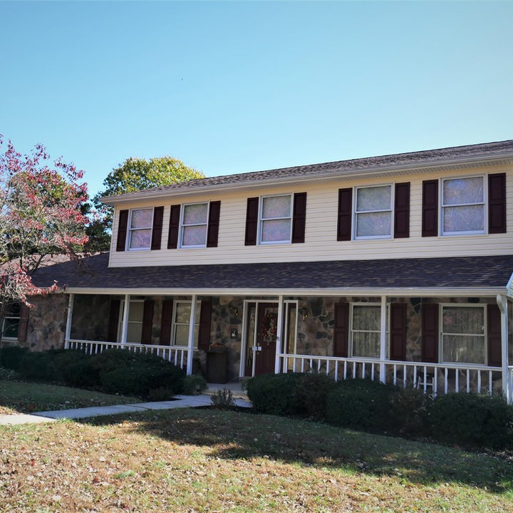 Cream Vinyl Siding - Photos & Ideas | Houzz