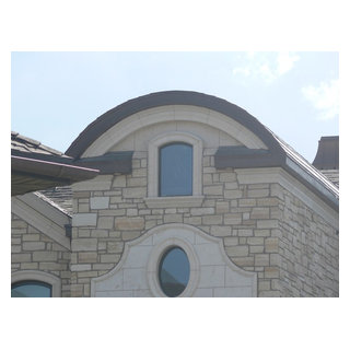 Limestone Cornice Window Surrounds and Pediment - Méditerranéen ...
