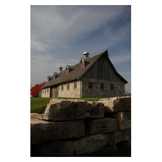 Midwestern Farm Estate - Home & Barn - Farmhouse - Exterior - Chicago ...