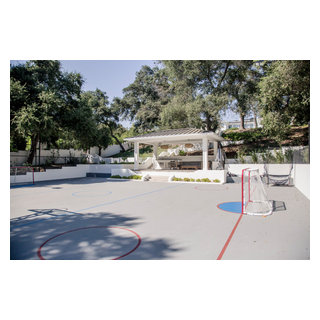 Modern Farmhouse in La Canada Flintridge - Farmhouse - Exterior - Los ...