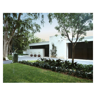 Modern Home - Modern - Exterior - Miami - by W.A. Bentz Construction ...