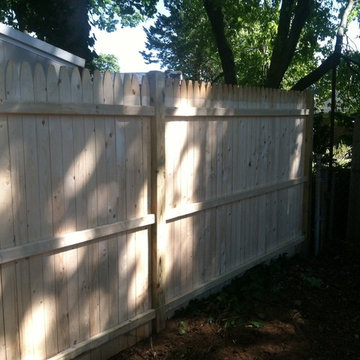 Stockade Fence - Photos & Ideas | Houzz