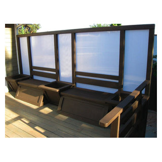Plexiglass Fence with benches and Planters - Contemporáneo - Fachada ...