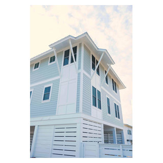 Roof Overhang Detail on Stair Tower - Bord de Mer - Façade - Miami ...