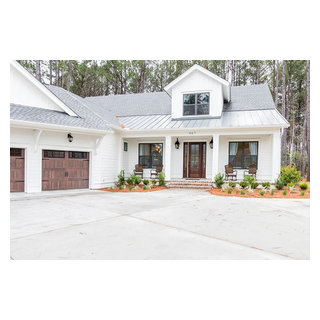 Rustic Coastal Farmhouse - Campagne - Façade - Atlanta - par Southern ...
