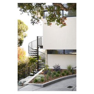 Spiral stair and circular driveway - Trendy - Hus & facade - San ...