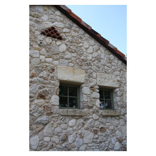 stone window headers - Méditerranéen - Façade - Austin - par Rick O ...