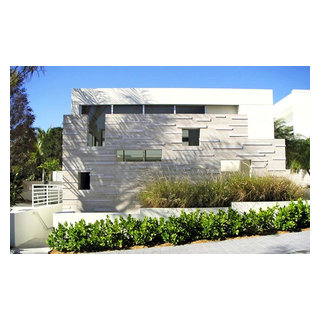 Sunscreen wall - Modern - Exterior - Los Angeles - by hughesumbanhowar ...