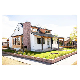 The Elm House - Farmhouse - Exterior - Phoenix - by Right Angle ...