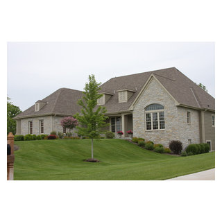 TUMBLED BROOKFIELD - Traditional - Exterior - Milwaukee - by HALQUIST STONE | Houzz