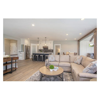 Bold Farmhouse Condo - Farmhouse - Family Room - Grand Rapids - by DK ...