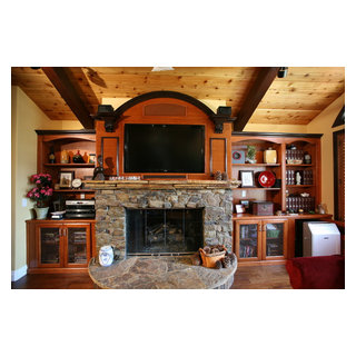 Entertainment Centers & Built-in Niches - Rustikal - Wohnzimmer ...