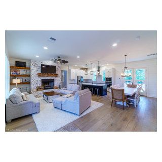 Kelso Farmhouse - Farmhouse - Family Room - Austin - by mfm design ...