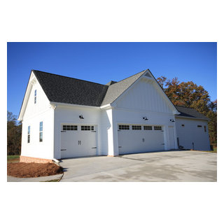 Farmhouse in Jefferson - side entry garage - Farmhouse - Garage ...
